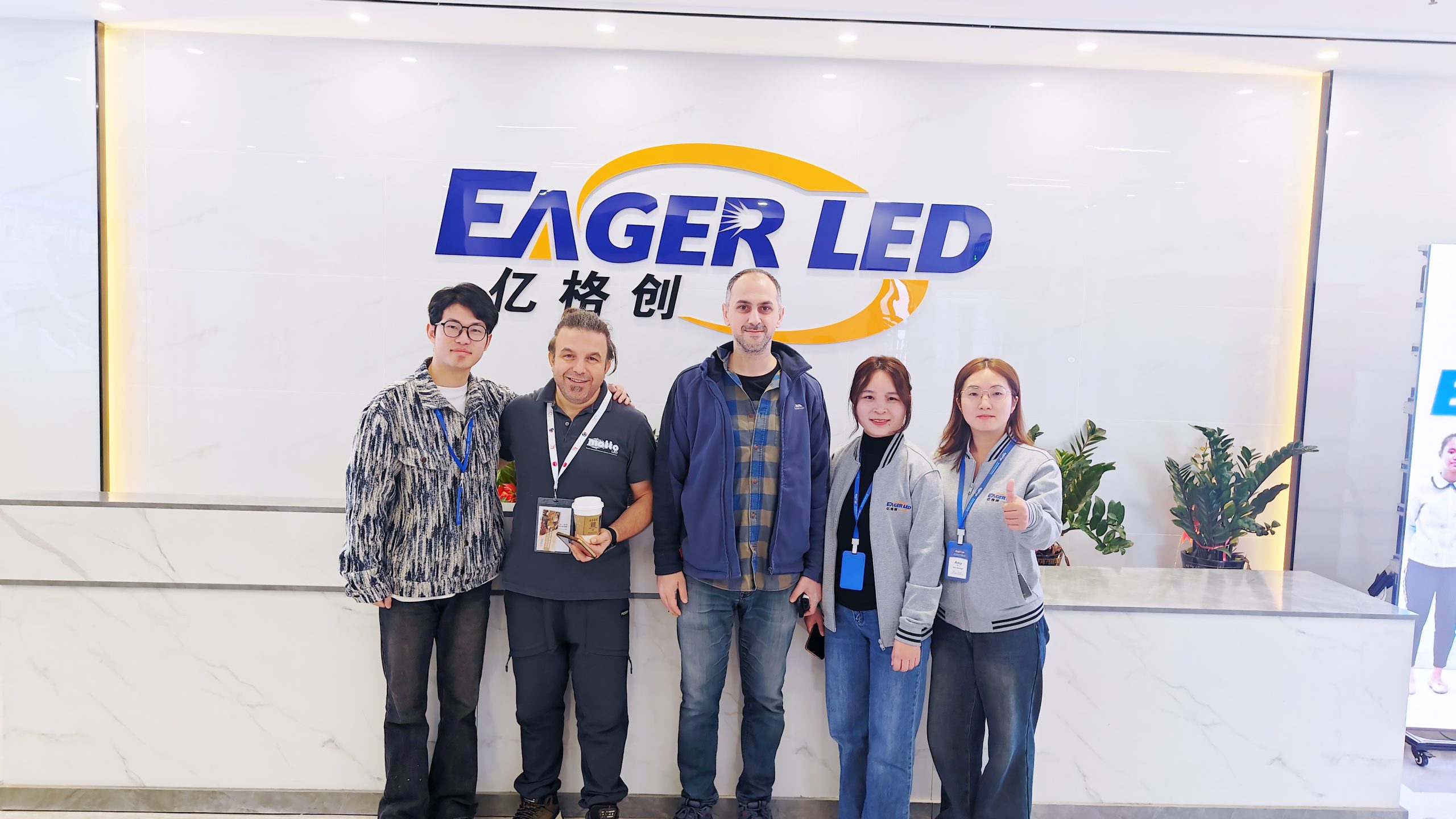 EagerLED Dá as boas-vindas aos clientes turcos para visitar e discutir ...